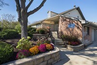 Clover Ridge East Apartments | Palatine, IL Apartments